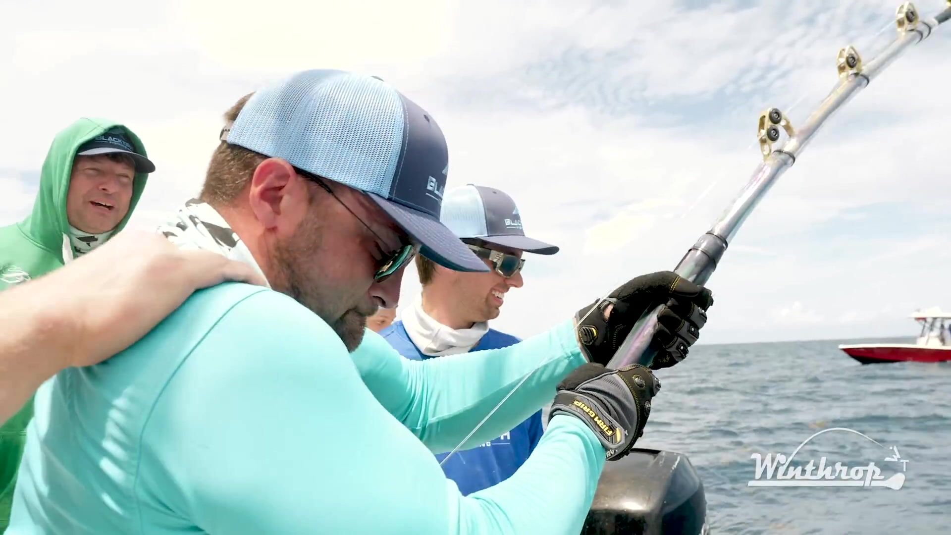 Strongest Men VS Strongest Fish