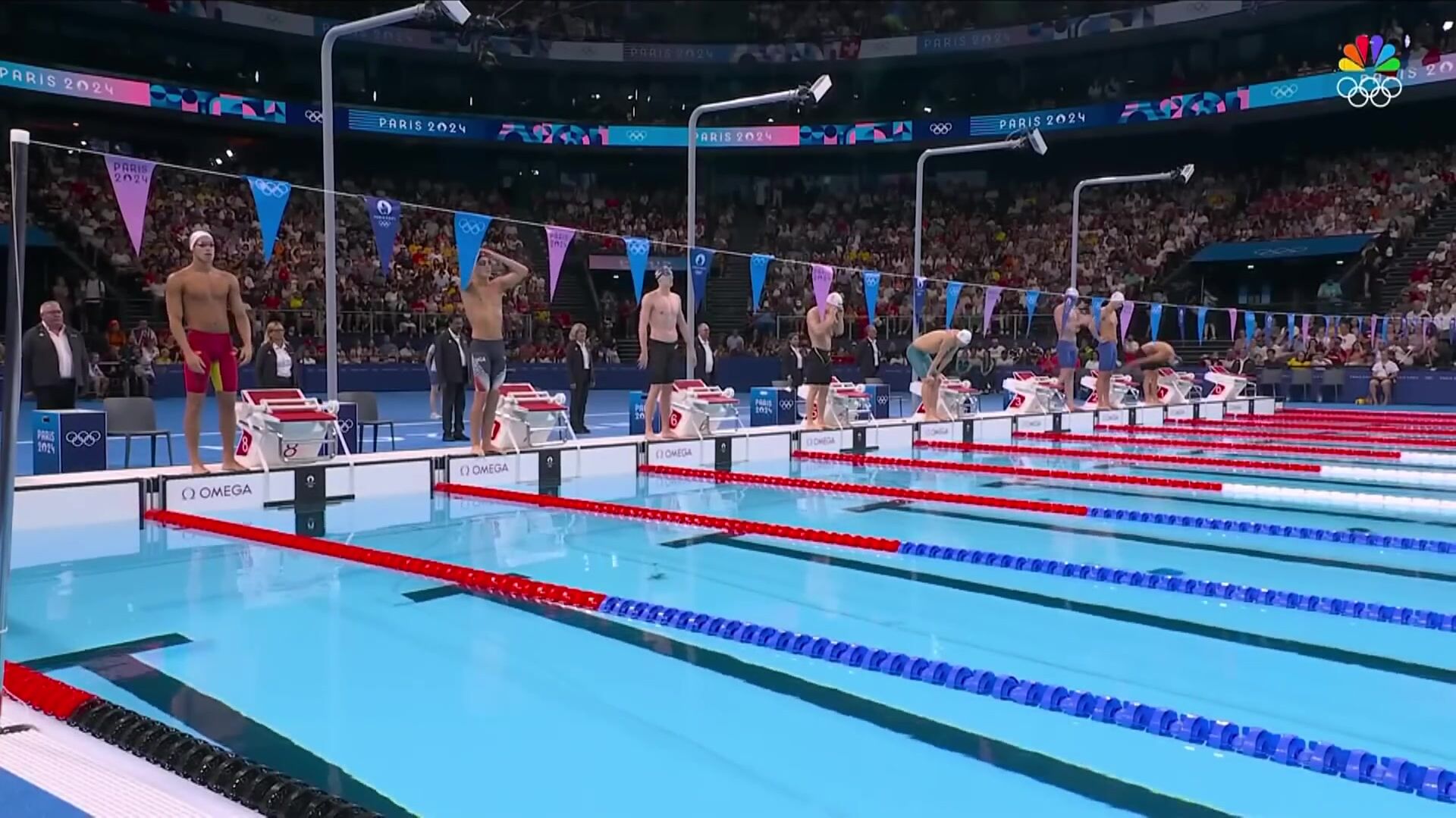 Hubert Kos displays FINISHING POWER in 200m backstroke final victory ...
